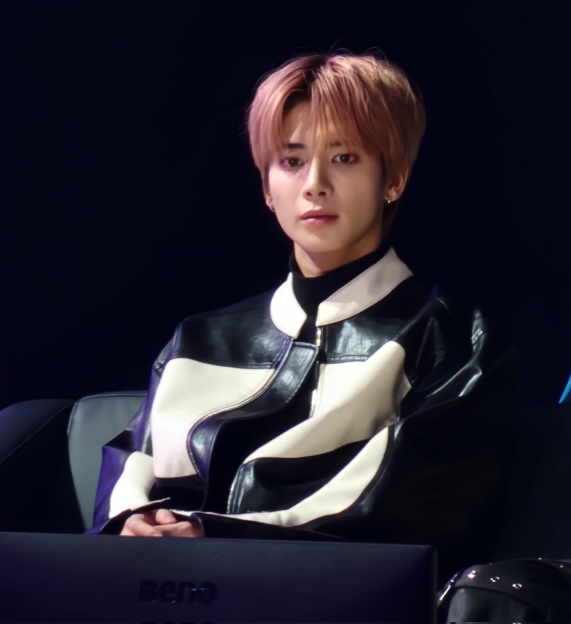 커피사탕 On Twitter 한치의 흐트러짐 없이 온화한 미소를 짓고 앉아 계셔서 인상깊었음 투바투 태현님 팬분들 위해 올려드려요 투모로우바이투게더 투바투태현