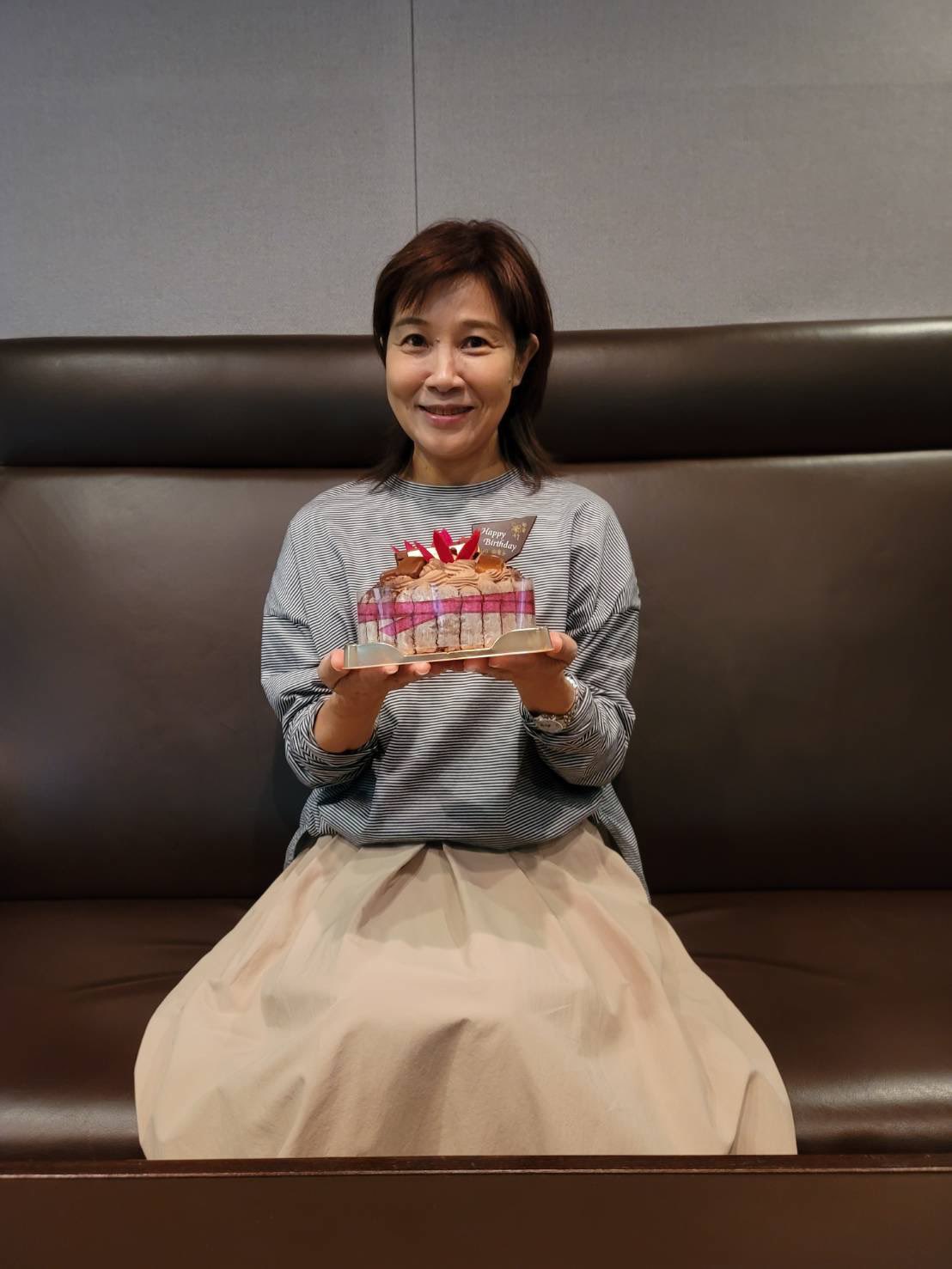 ~ Ċυгι ~ One Piece on Twitter: "Hoy en el trabajo, Yuriko Yamaguchi 💜 ha recibido por sorpresa ...