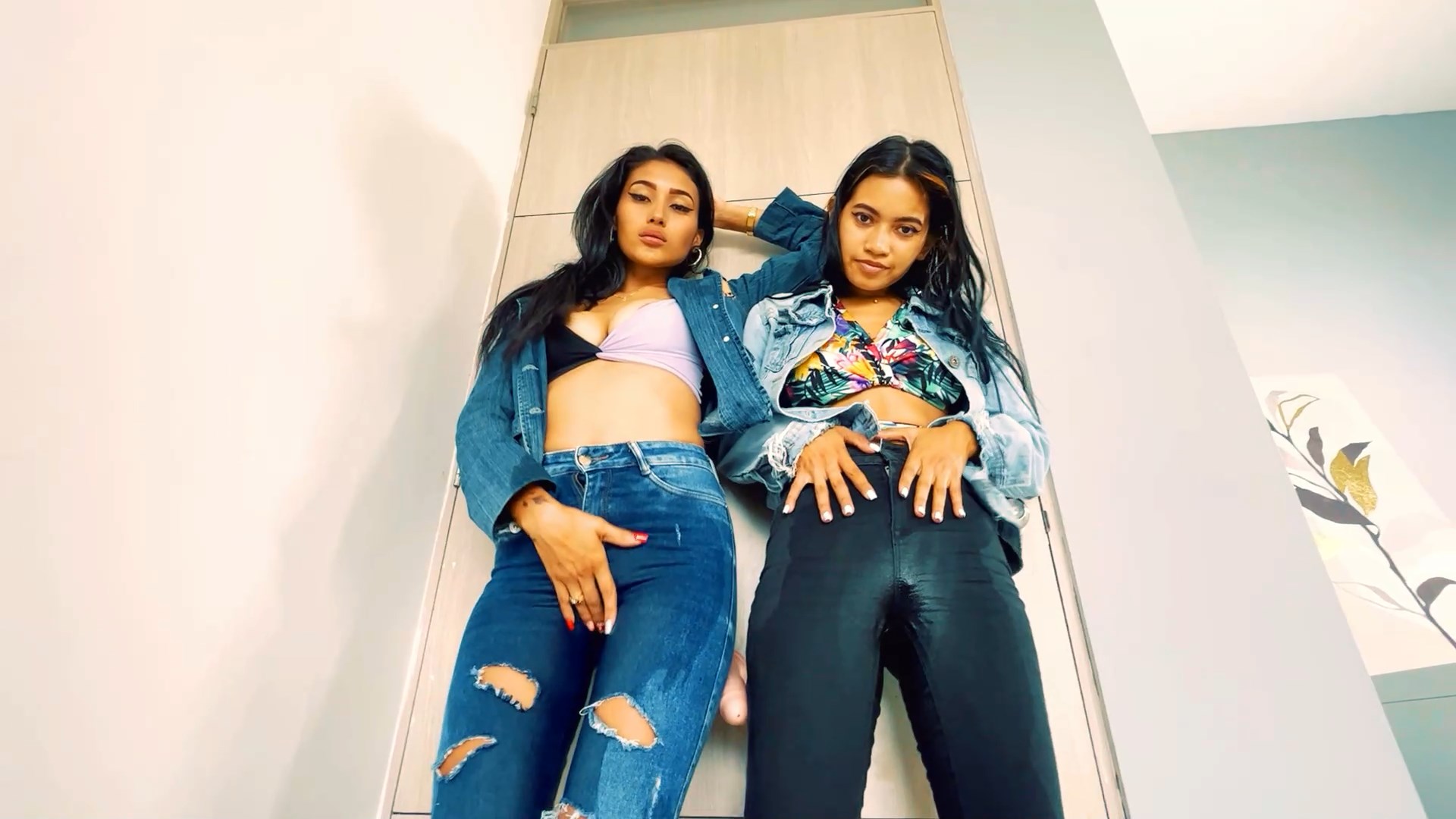 TW Pornstars - 1 pic. Girls Who Pee Their Pants. Twitter. Zaida and Zuleyka peed their jeans and ...