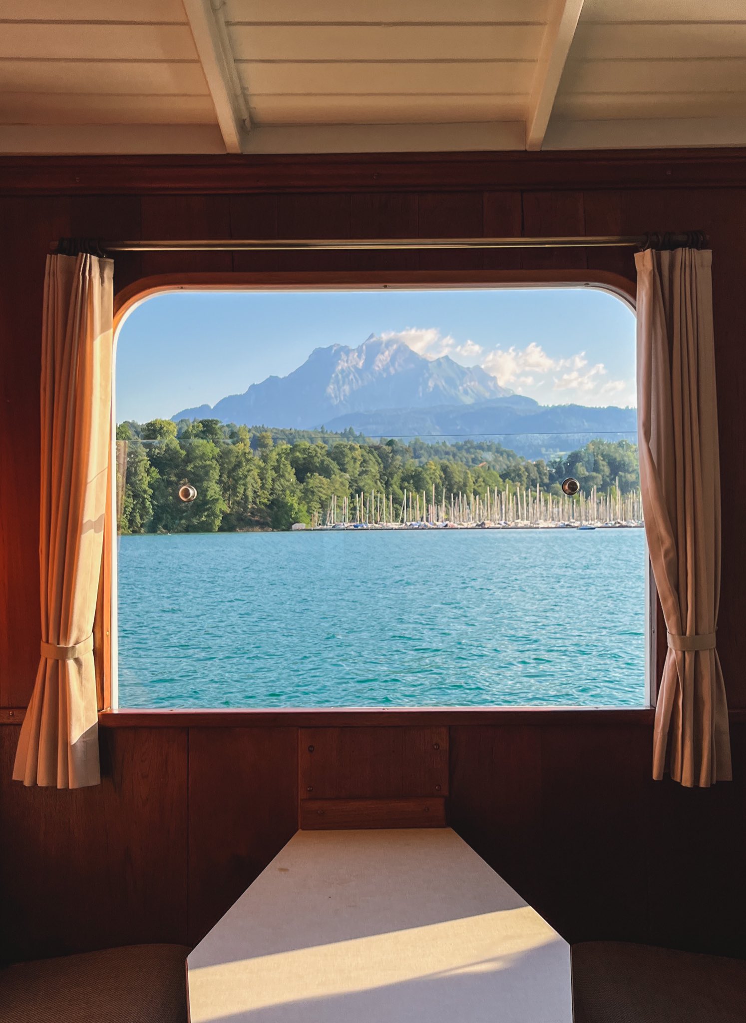 hello dongwon on Twitter: "스위스의 흔한 유람선 풍경. https://t.co/yTx2apU5Qx" / Twitter