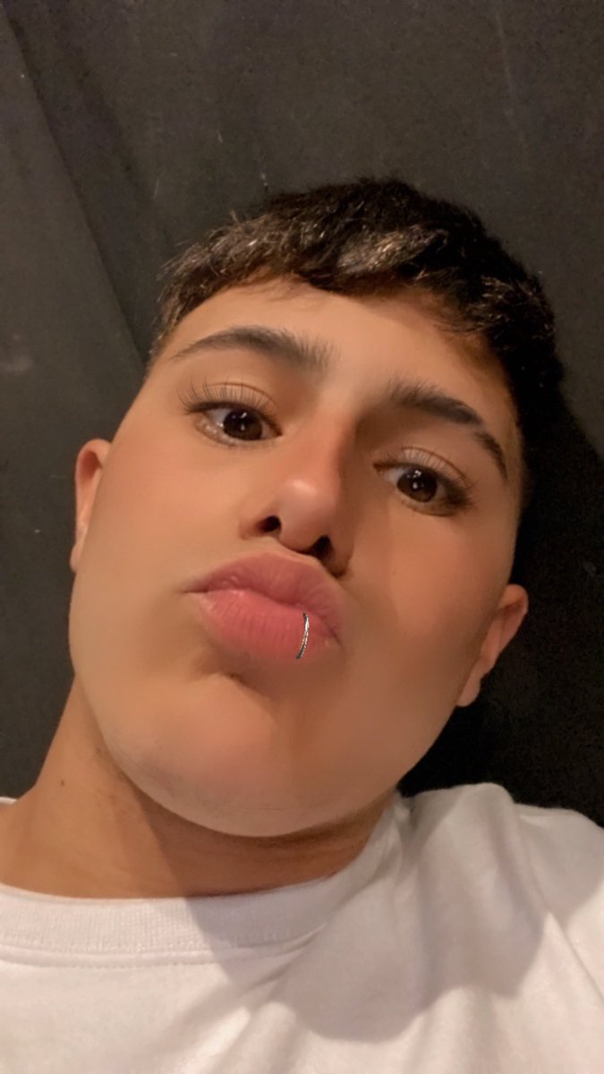 SAMUEL.OOK 🔥Top 2.6⭐97K on Twitter: "Hablar conmigo es tener tu galería llena de fotos así 😂"