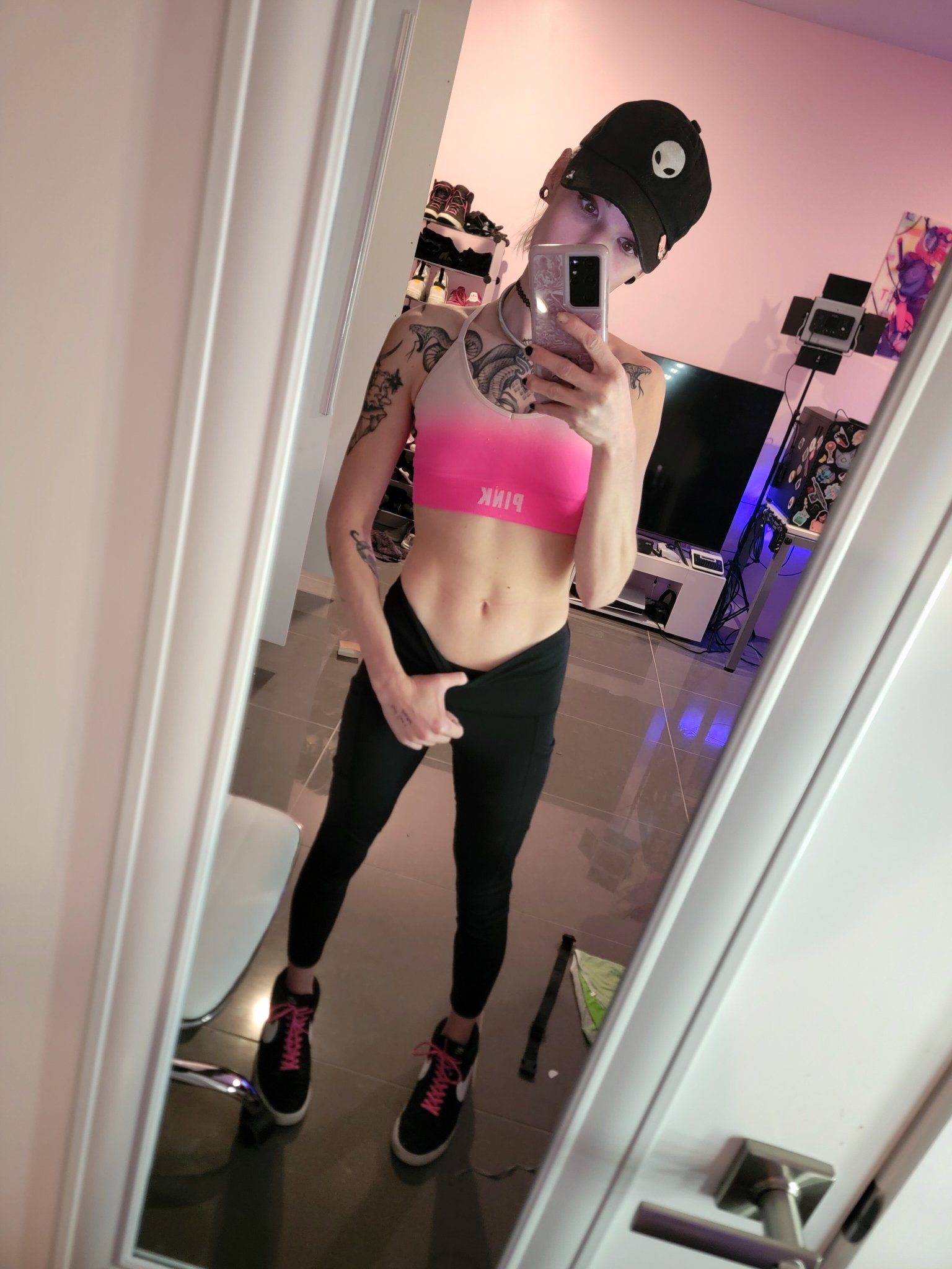 𝘔𝘪𝘴𝘴𝕽𝖊𝖉𝘓𝘪𝘯𝘦 on Twitter: "abdominance (jk I'm a bottom plz don't hit me) 🤍 https://t.co ...