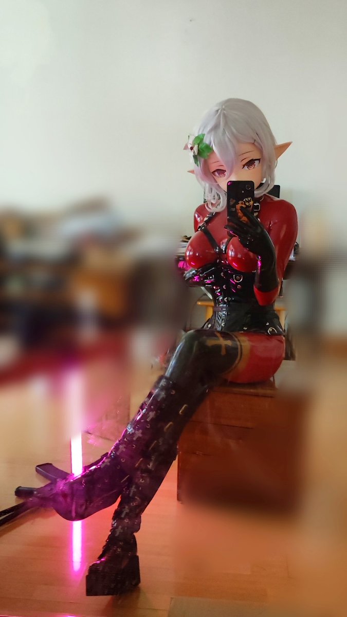 北海帝国皇帝 on Twitter: "防毒面具版和娃娃版，你喜欢哪一个呢 #kigurumi #latex"