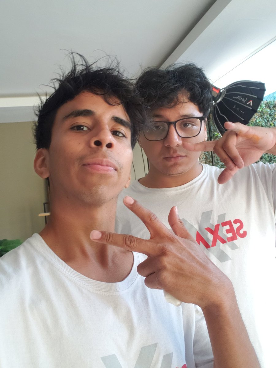 Memoinclan on Twitter: "El @David_SexMex y el @AcidVisualXXX cuando toman mi celular jajajajajaja"