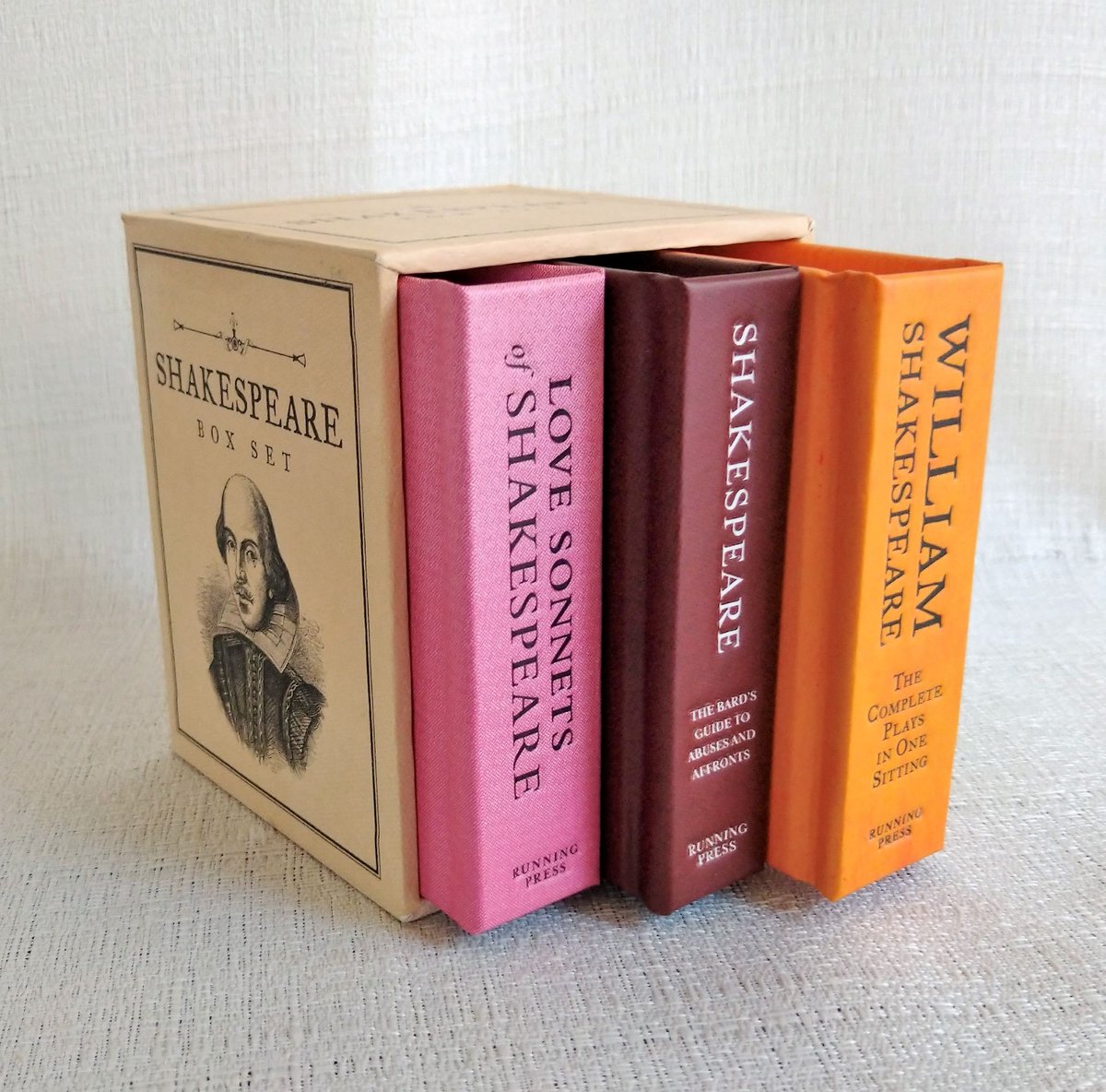 ピストルブックス PISTOLBOOKS 世界の雑誌や本 on Twitter: "RT @pistolmag: シェイクスピア没後400年記念 ミニチュア本 3冊収録 デラックスBOXセット ...