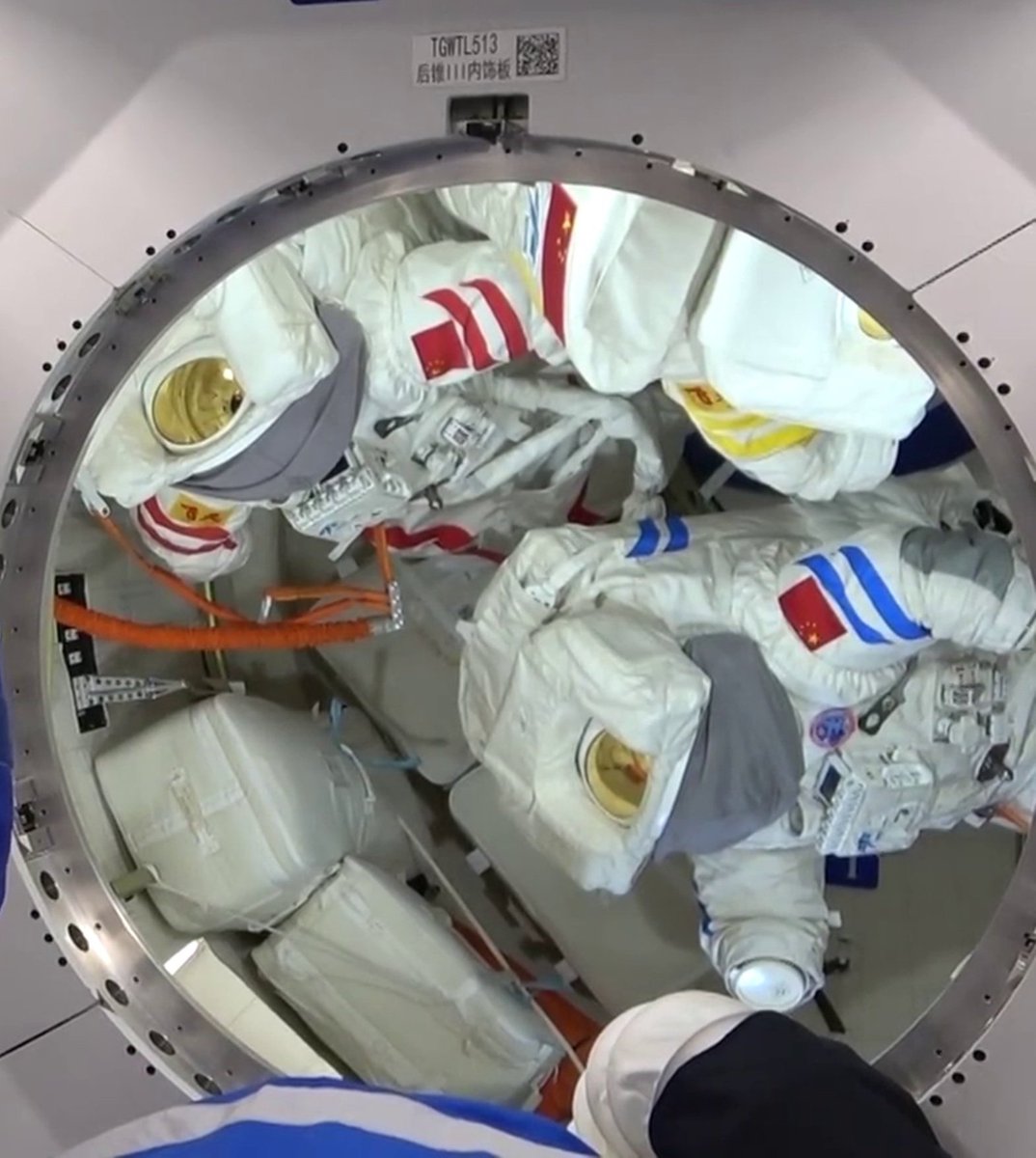 China 'N Asia Spaceflight 🚀🛰️🙏 on Twitter: "All three EVA spacesuits in Wentian airlock"