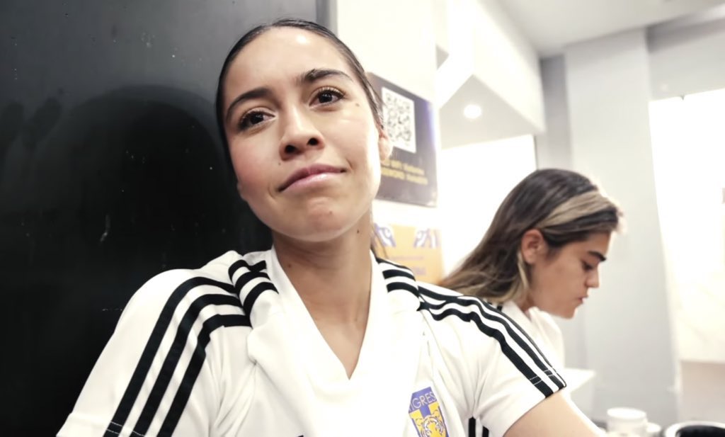 kass on Twitter: "Greta leyendo que la andan mandando para otro equipo"