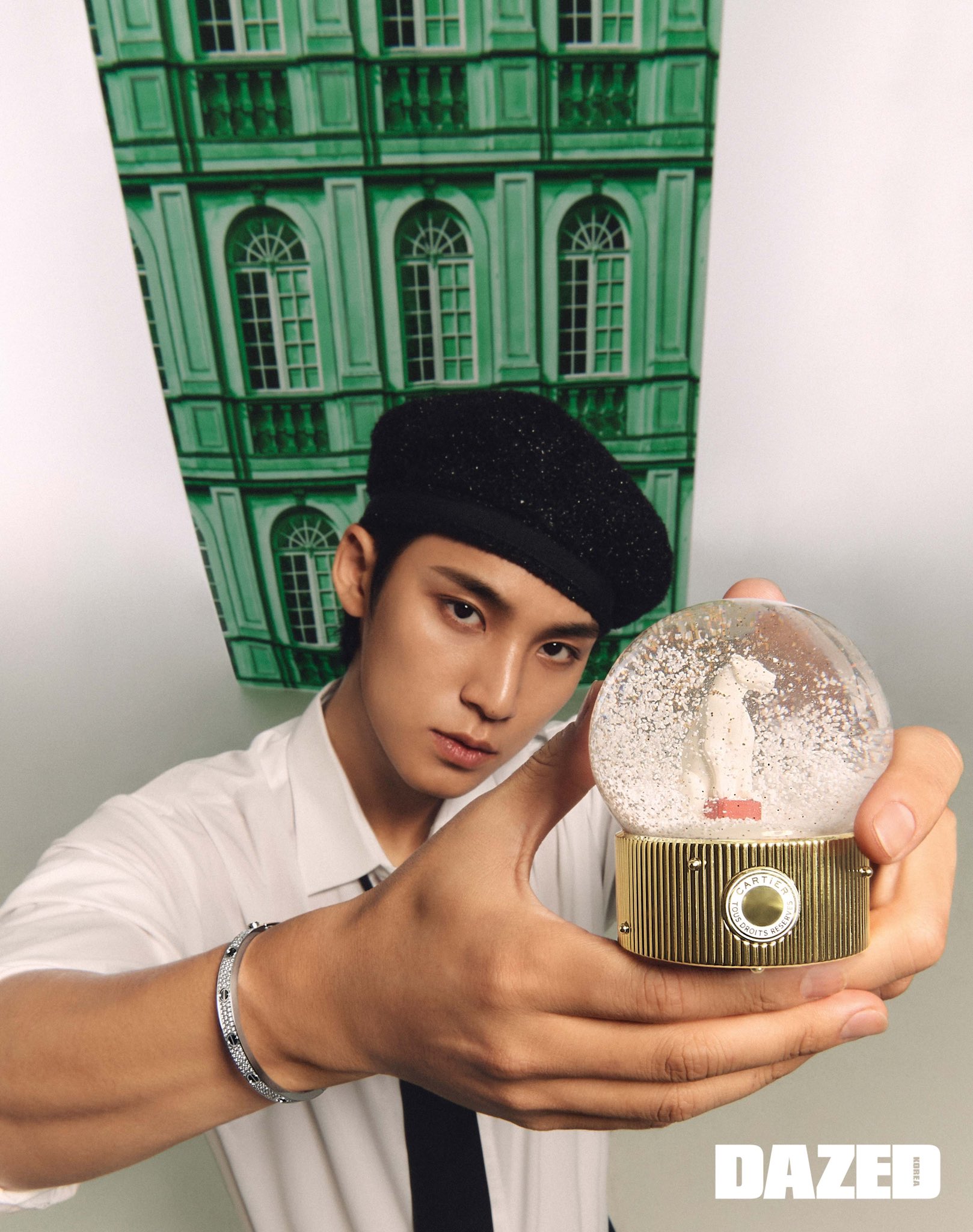 DAZED KOREA 데이즈드 코리아 on Twitter: "A FLASH AT THE EDGE OF TIME 홀리데이, 까르띠에. 스노우 글로브에 안락하게 들어선 민규의 ...