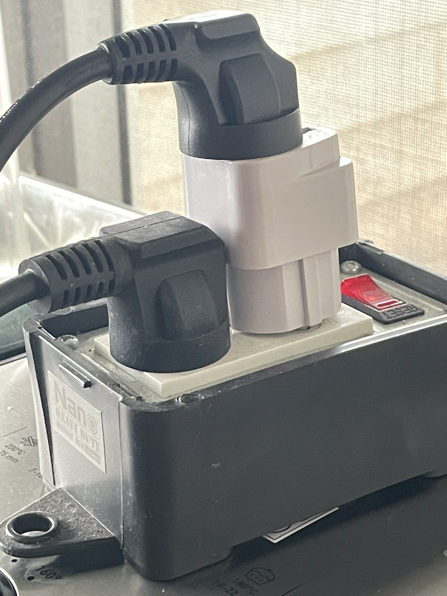 タイネコ 🇹🇭@newsdethaigo on Twitter: "コレで解決？😅 #このプラグの組み合わせはキツイ https://t.co/zingheiDn2" / Twitter