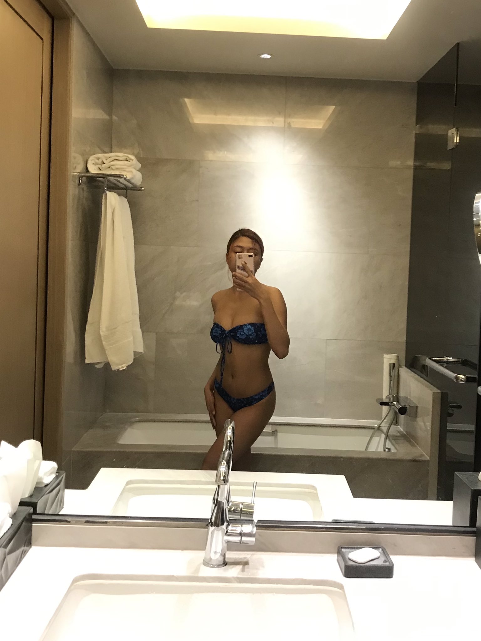 Dione on Twitter: "all by myself. 🥹 pls tell me work’s gonna end early. https://t.co/mEfci5FeuC ...