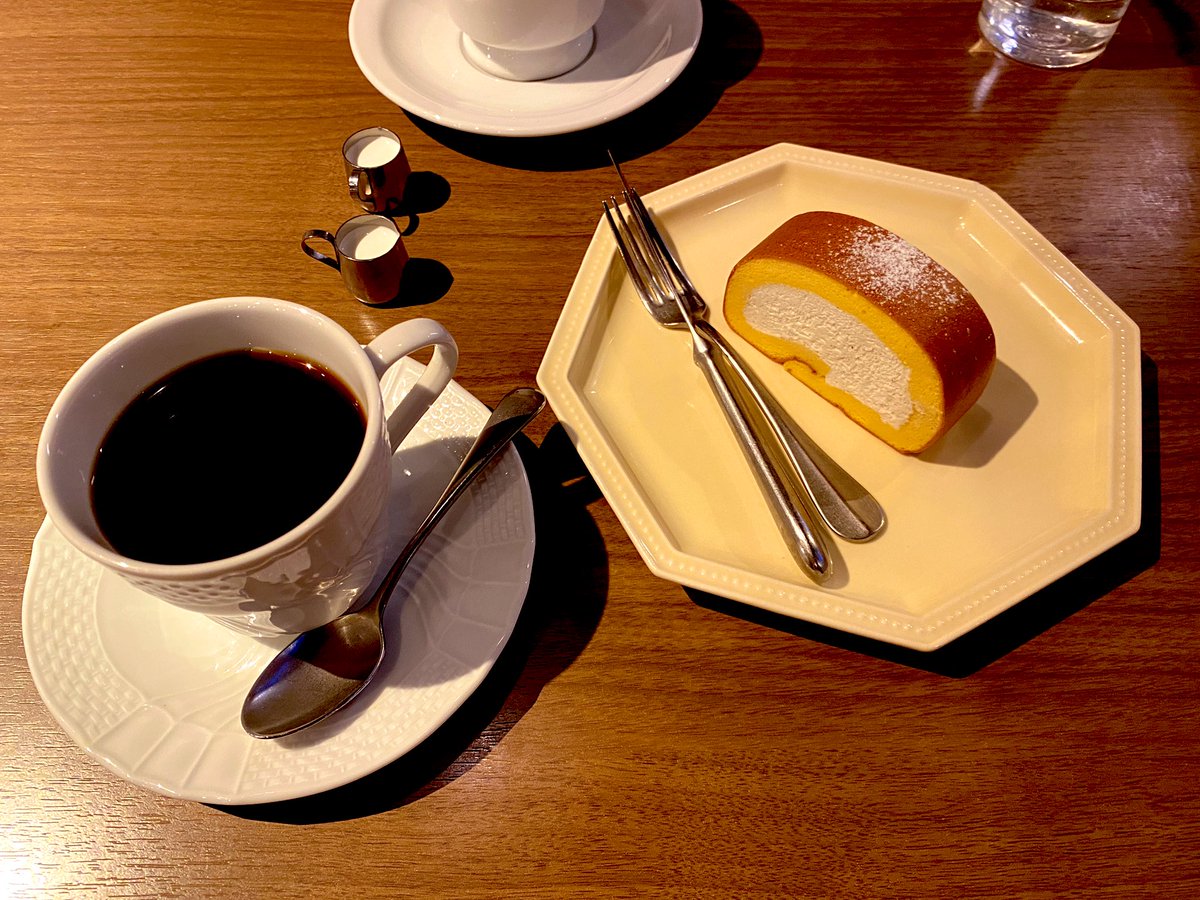 「コウちゃんとずっとずっと行きたかったカラオケ行けて満足ー!茶もしばいた 」|白桃と他8880000人のイラスト