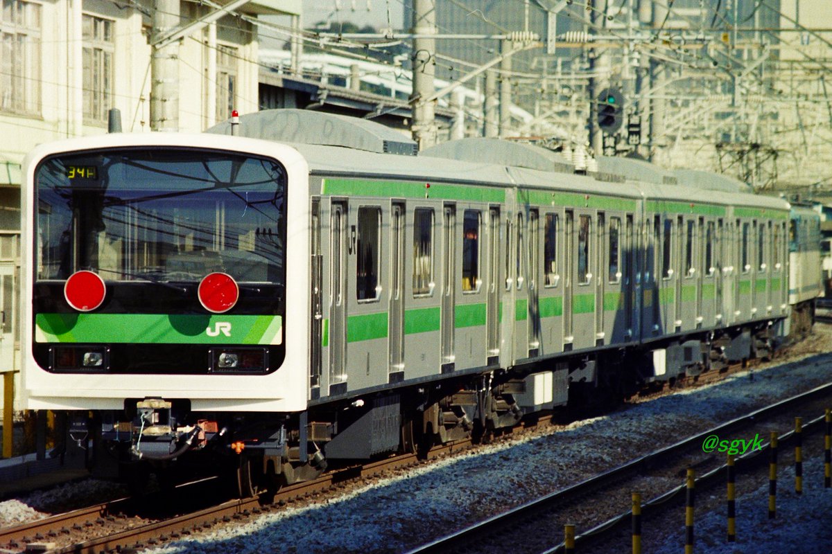 土屋 和空 on Twitter: "RT @sgyk_mashima: 撮り鉄2000【E991系 研修機械】 研修施設向けに川重で製造され輸送中の姿。 209系、E501系のような外観で ...