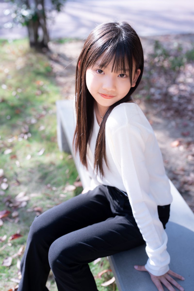 【動画あり】小6女子、TikTokを撮ろうとしたら盛大に後ろにコケる→ランドセルを背負っていたおかげで無傷で助かる [808139444]