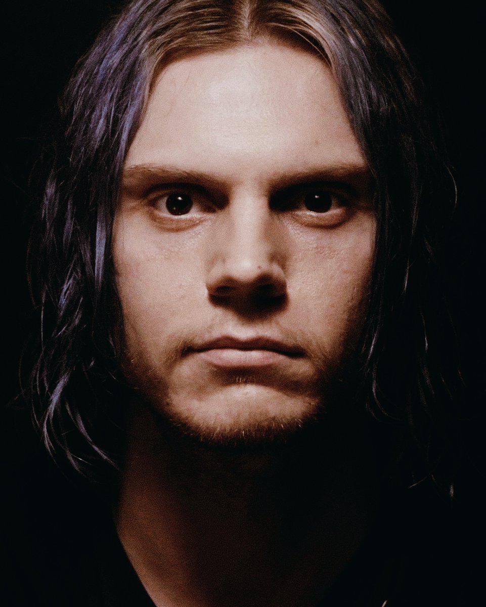 hourly evan peters on Twitter: hourly evan peters on Twitter: