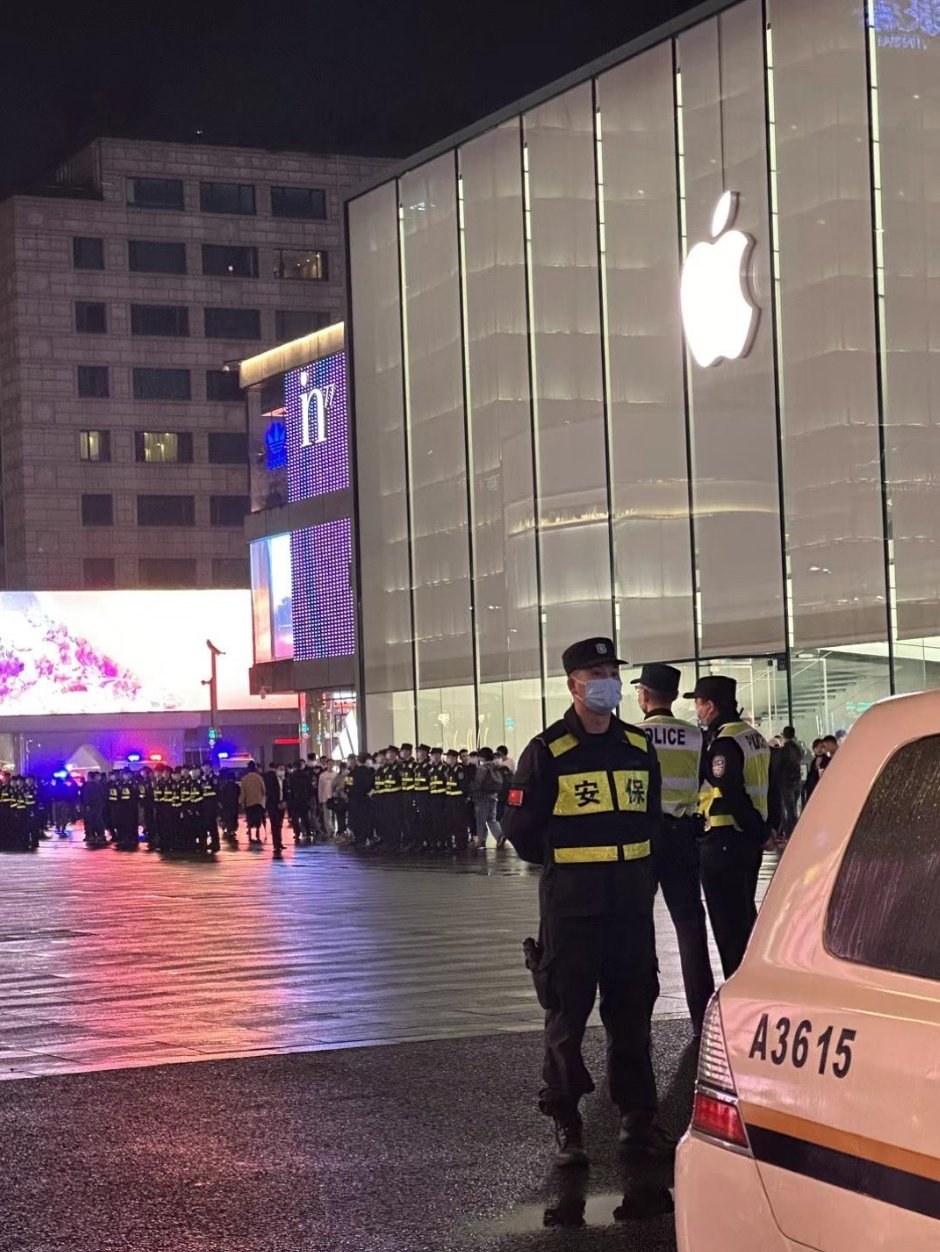 李老师不是你老师 On Twitter 杭州 抓人之后 现在恢复平静 目前苹果店开始关店 Pynxi15kcb