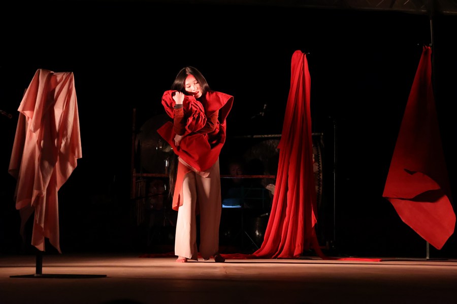 Dance performance "Nine Songs" had its premiere in Saudi Arabia over ...