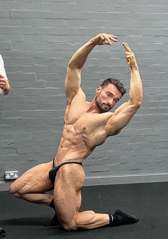 MuscleColtStar (MCS) 55K ️ Thanks on Twitter: "Beautiful posing by Sam Astill 😍🥰 ️ #bodybuilder ...
