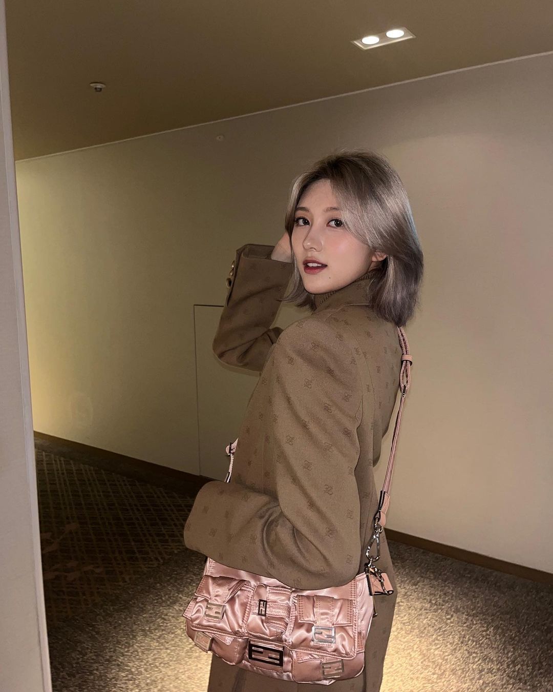 IVE GAEUL 아이브 가을 on Twitter: "Autumn with FENDI🍂 #IVE #아이브 #アイヴ #GAEUL #가을 #ガウル #광고 ...