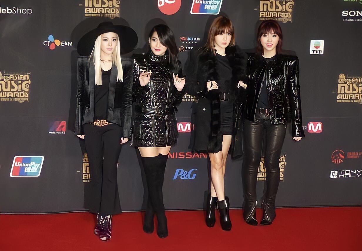 Nabi on Twitter: "#2NE1 at MAMA AWARDS Red Carpet ₂₀₁₃ https://t.co/B7Mcy4F4En" / Twitter