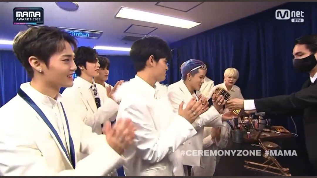 tine for sukhoon 🦔🐶 on Twitter: "treasure were missing earlier bcs they in ceremony zone where ...