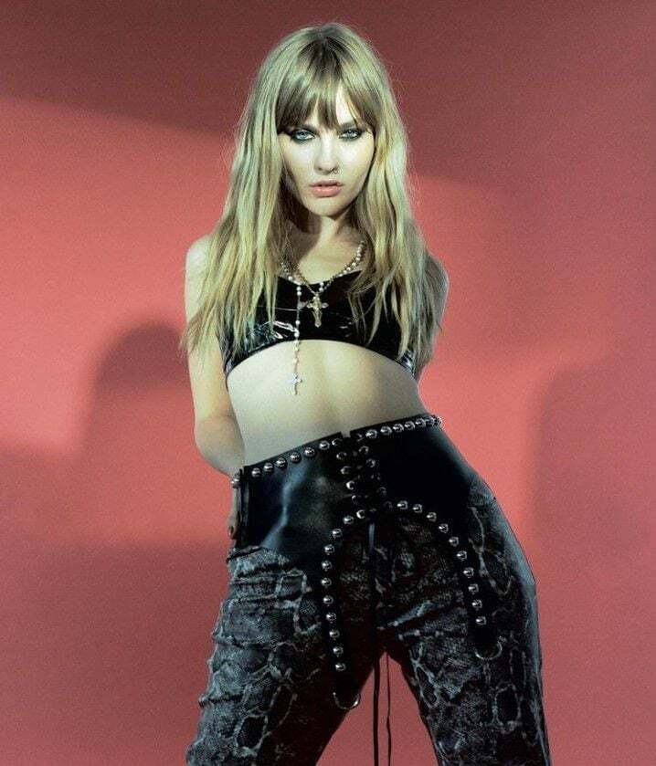 인스티즈(instiz) on Twitter: "재유행 중이라는 Pop Punk 패션 (링크에 더있어요👉) https://instiz.net/pt/7277818"