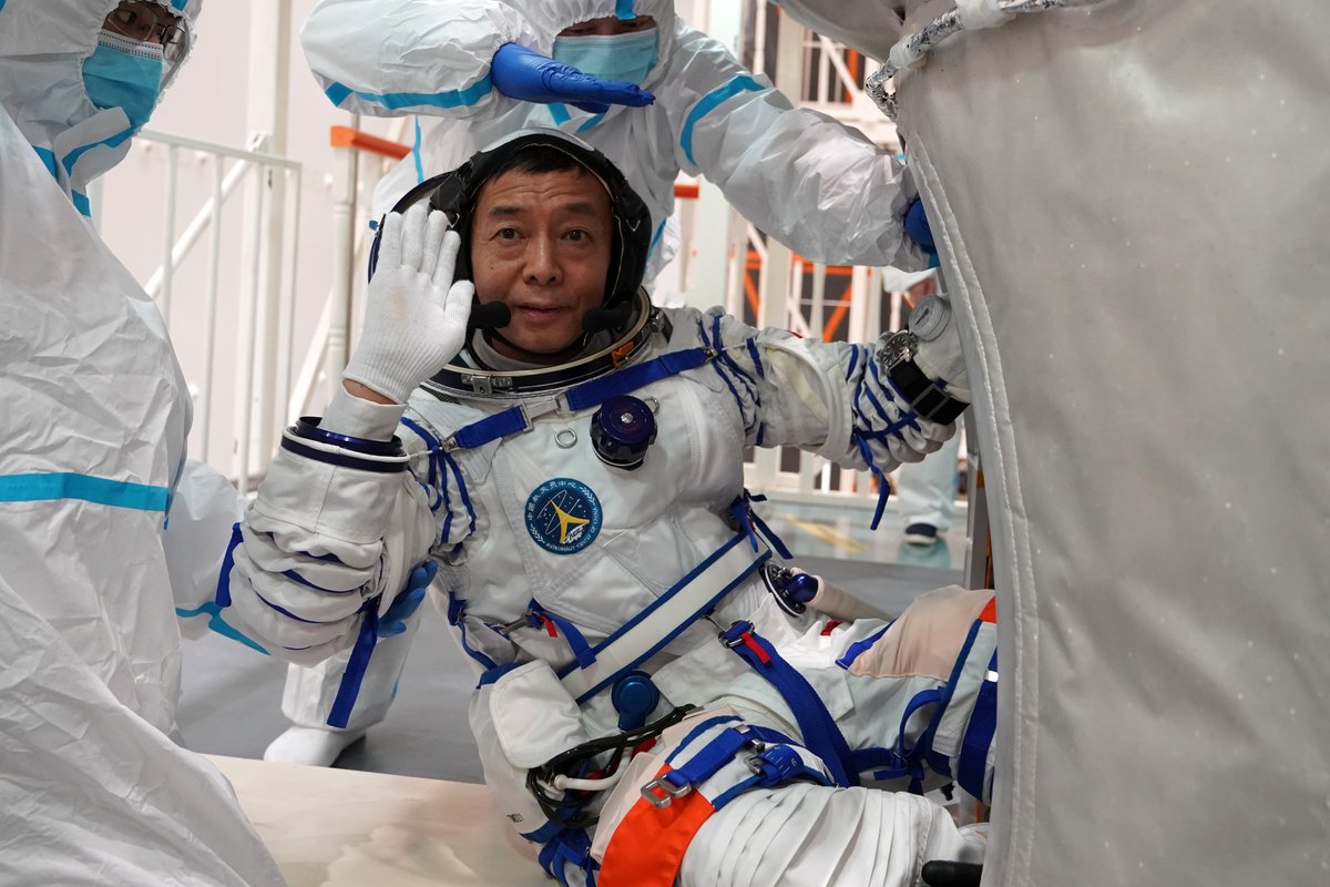 Space Shuttle Almanac on Twitter: "Chinese Shenzhou-15 crew Fei Junlong, Deng Qingming and Zhang ...
