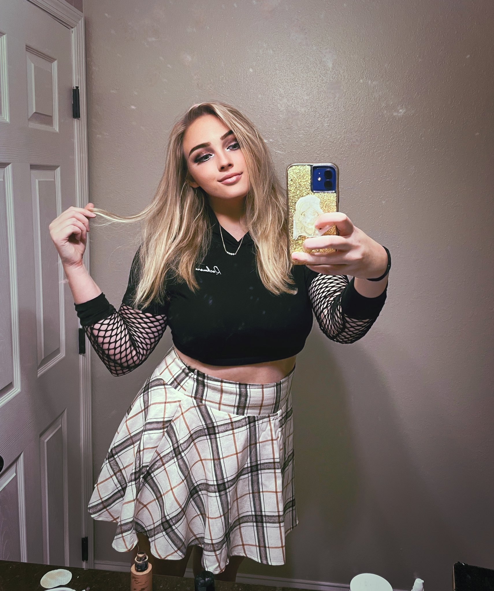 Michaela Lee on Twitter: "https://t.co/lQDIuXpdPR LIVE ON TWITCH- fit check ️ #twitch # ...