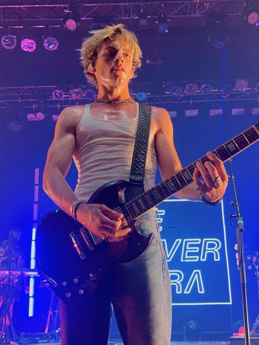 ππ‘πππππ On Twitter Ross Lynch Is Hot Tho