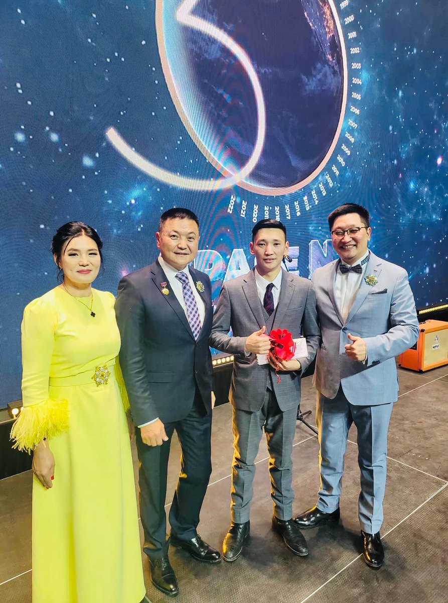 Гоё Ганаа On Twitter Номингийн Ш Баярсайхан ажилчиндаа цоо шинэ машин бэлэглэжээ Хүмүүс л