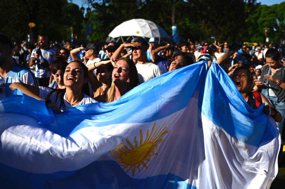 84 años , 13 Mundiales y 10 Copas de América a sus espaldas, casi nada ...