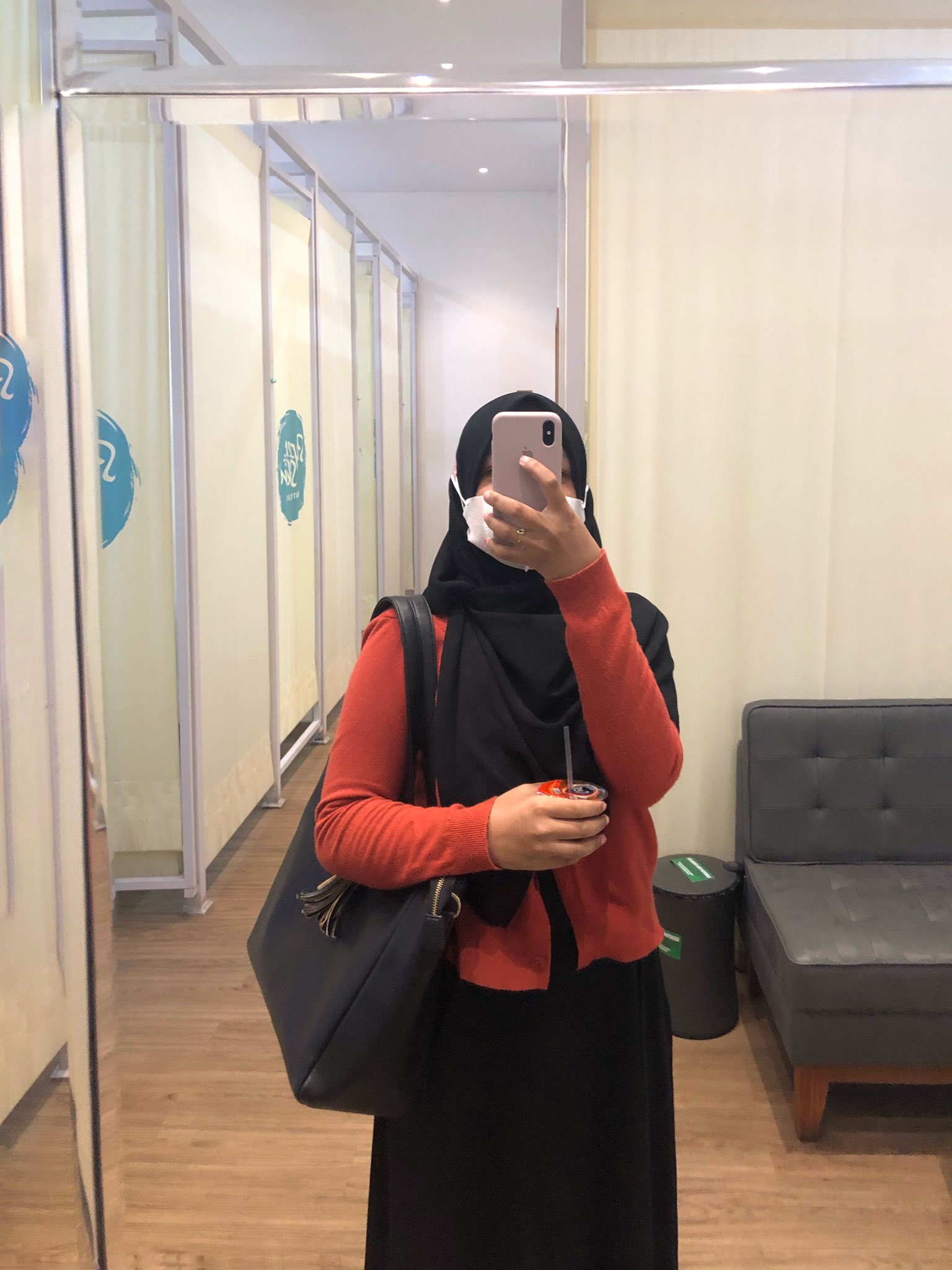 ai. on Twitter: "@ohmybeautybank bener2 muat banyakk, laptop 14 inch aja masuk, harganya jg ...