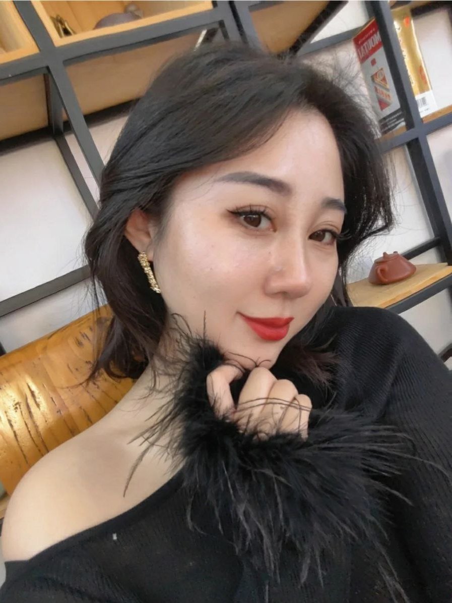 杨菲儿 On Twitter 谁不希望夜夜笙歌,性爱我觉得是一种优美享受的享受,喜欢大叔的持久,喜欢帅哥哥的坚硬,你是有魅力的,我就是属于你的,你喜欢我穿丝袜还是裙子呢,你喜欢我穿什么就告诉我!
