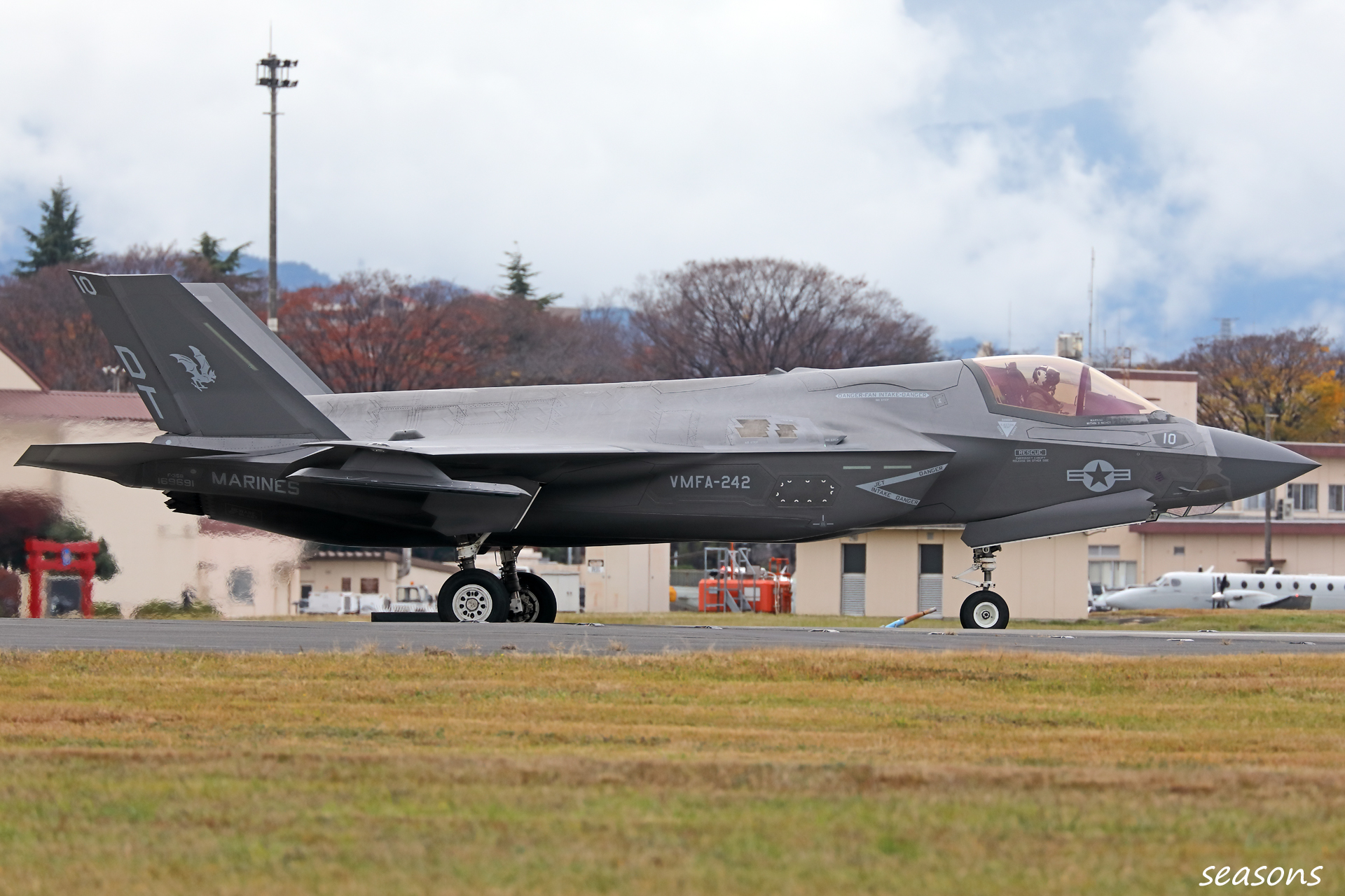 seasons🇺🇦 on Twitter: "2022/11/30 TY DT F35B 4 10.05.07.08 諸事情でいつもより東側から撮影のため、2機目以降メラ少な目 ...