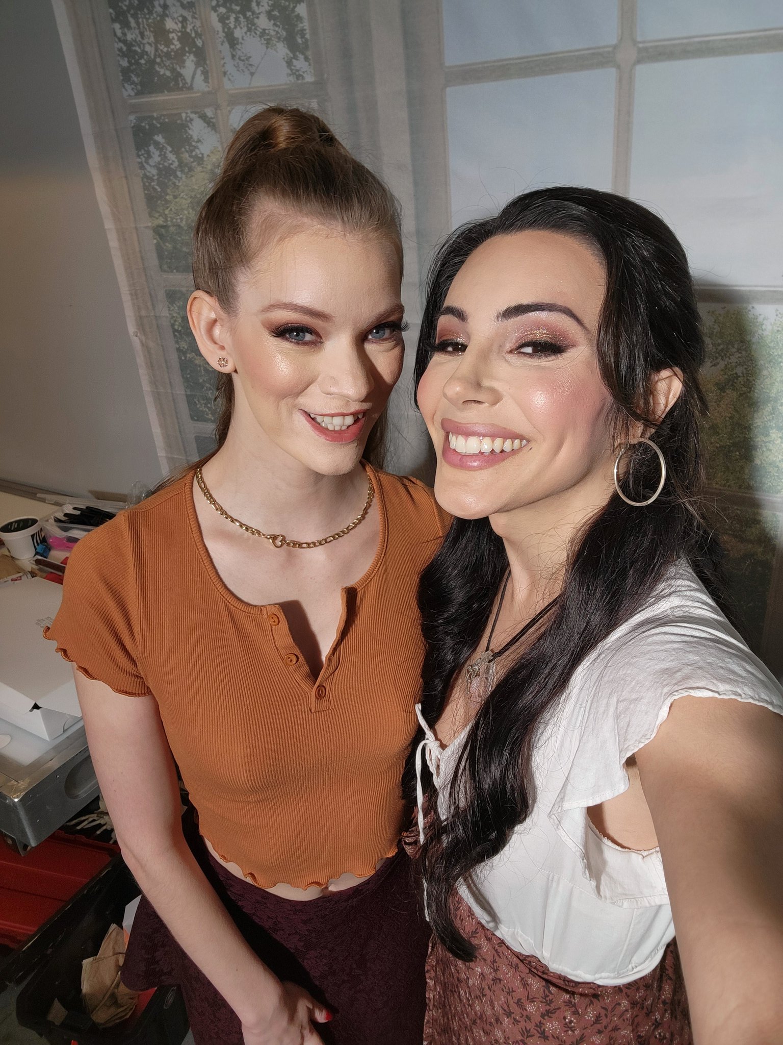 Tw Pornstars 1 Pic Erin Rapornzel Everheart Twitter On Set With