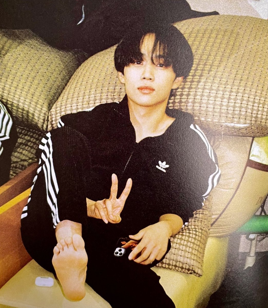 Kpop Male Feet On Twitter Sunwoo Feet kpop-male-feet-on-twitter-sunwoo-feet