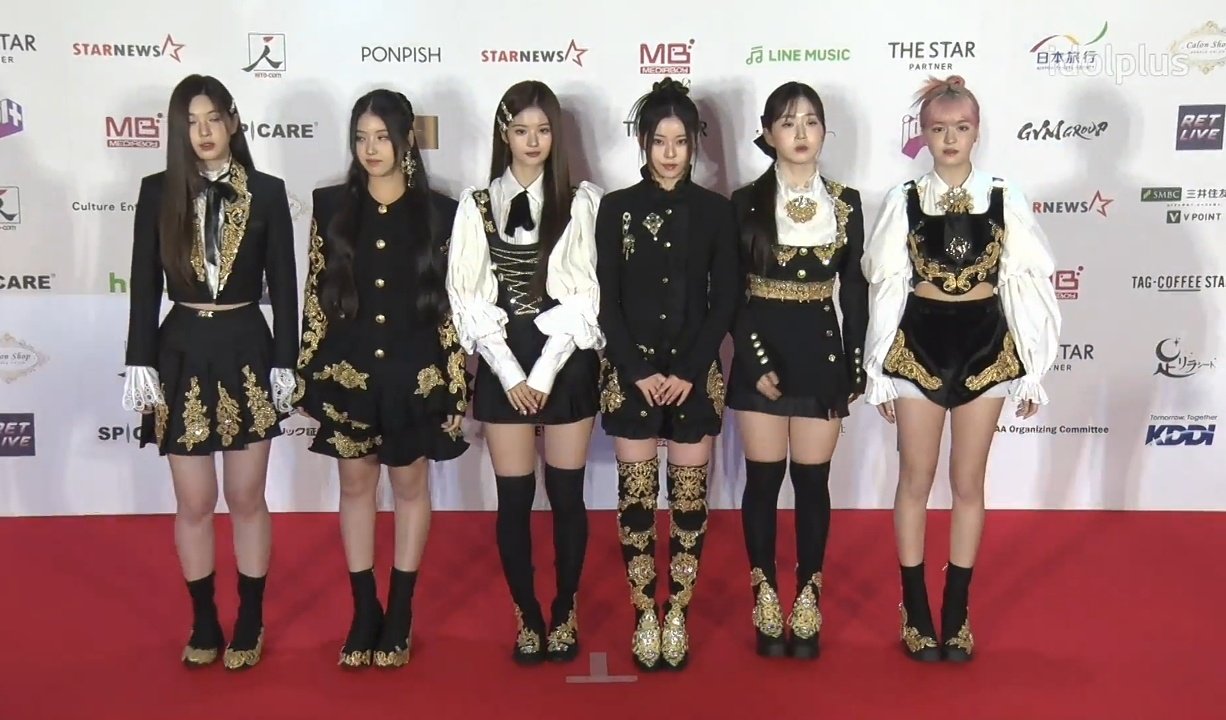 lucie • ǝᴉɔnl ฅ^•ﻌ•^ฅ ot7 on Twitter: "#NMIXX at the 2022 AAA Red Carpet https://t.co/2um9rcCEY0 ...