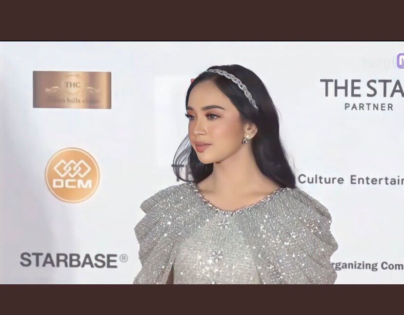 val🦋 on Twitter: "omggg LYODRA?!?!🥹🔥💗 lagi nonton AAA 2022, eh muncul si Sang Dewi ini dan ...