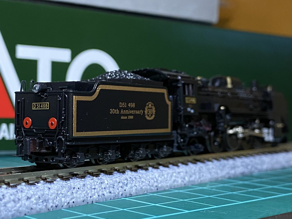 そーぶさん on Twitter: "3 KATO D51498(副灯付) 高崎組としては欠かせない現行デゴイチも今年の品でしたね。 せっかくなので30周年仕様になってもらいました。"