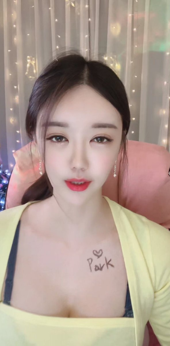 Go watch my live dumb puppets Link in my bio 💷Korean Goddess💷Soyun @goddesskorean