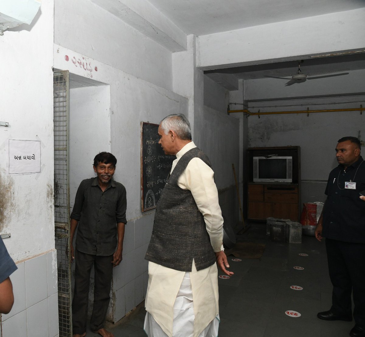 DeshGujarat on Twitter: "RT @DeshGujaratG: રાજ્યપાલશ્રીએ લેડી ગવર્નર સાથે ગુજરાત વિદ્યાપીઠની ...