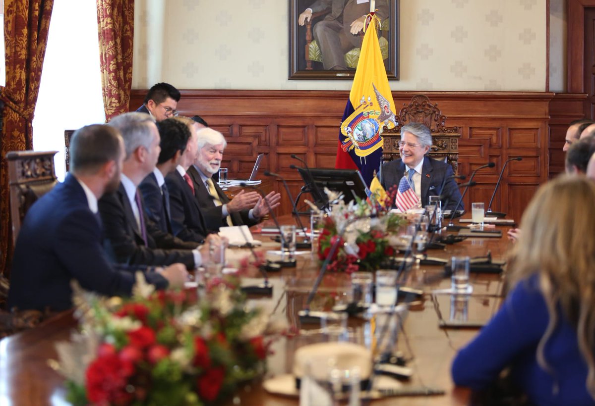 Presidencia ECU on Twitter: "El presidente @LassoGuillermo mantuvo una reunión de trabajo con ...
