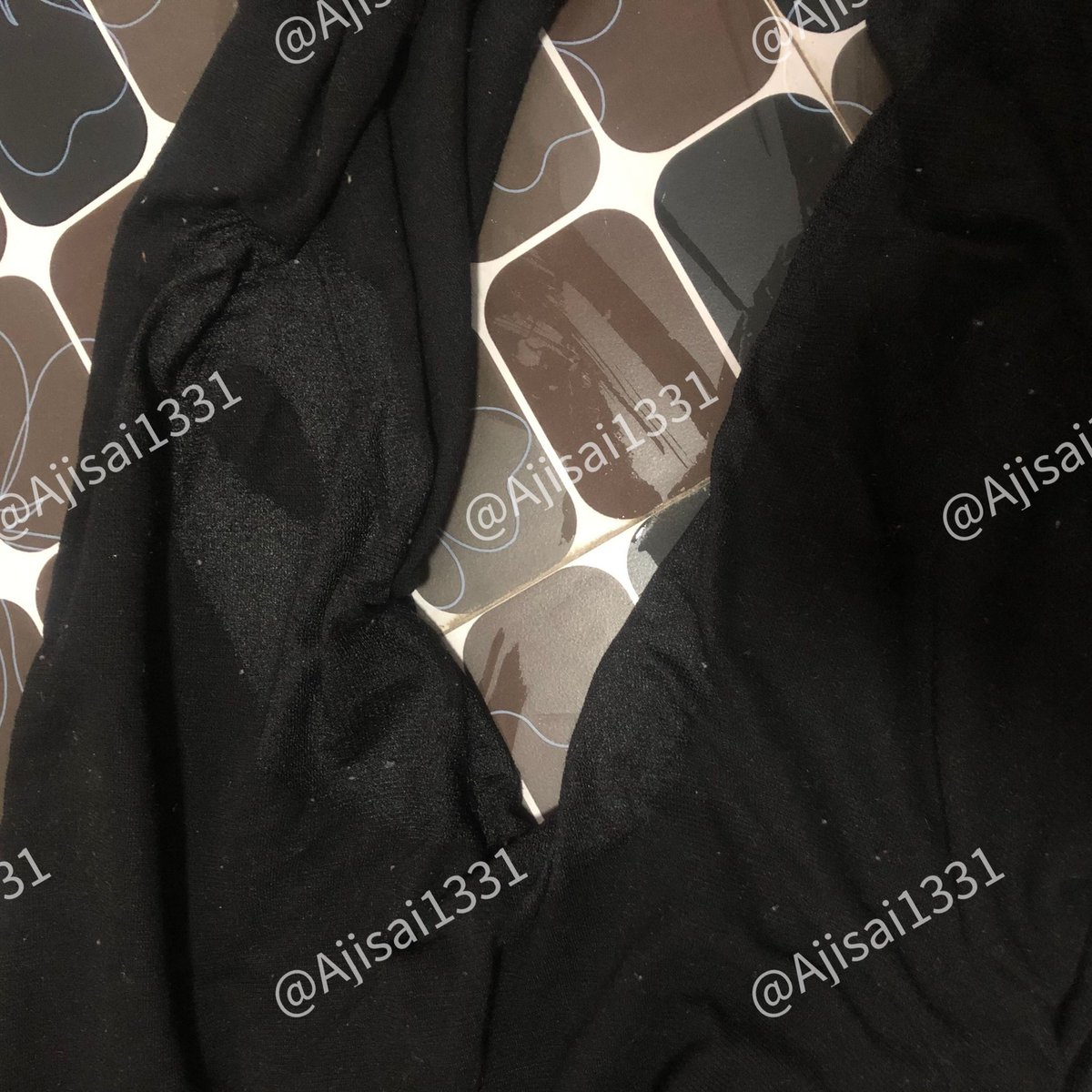 Ajisai on Twitter: "上网课的时候憋到极限，冷不丁地被叫到名字，吓得一激灵喷出来一股，仓促回答完问题后赶到厕所，裤子刚脱还没来及坐下就喷了 #憋尿 #排泄控制 #女m #漏尿 ...