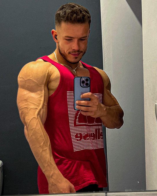 Muscle Worship On Twitter