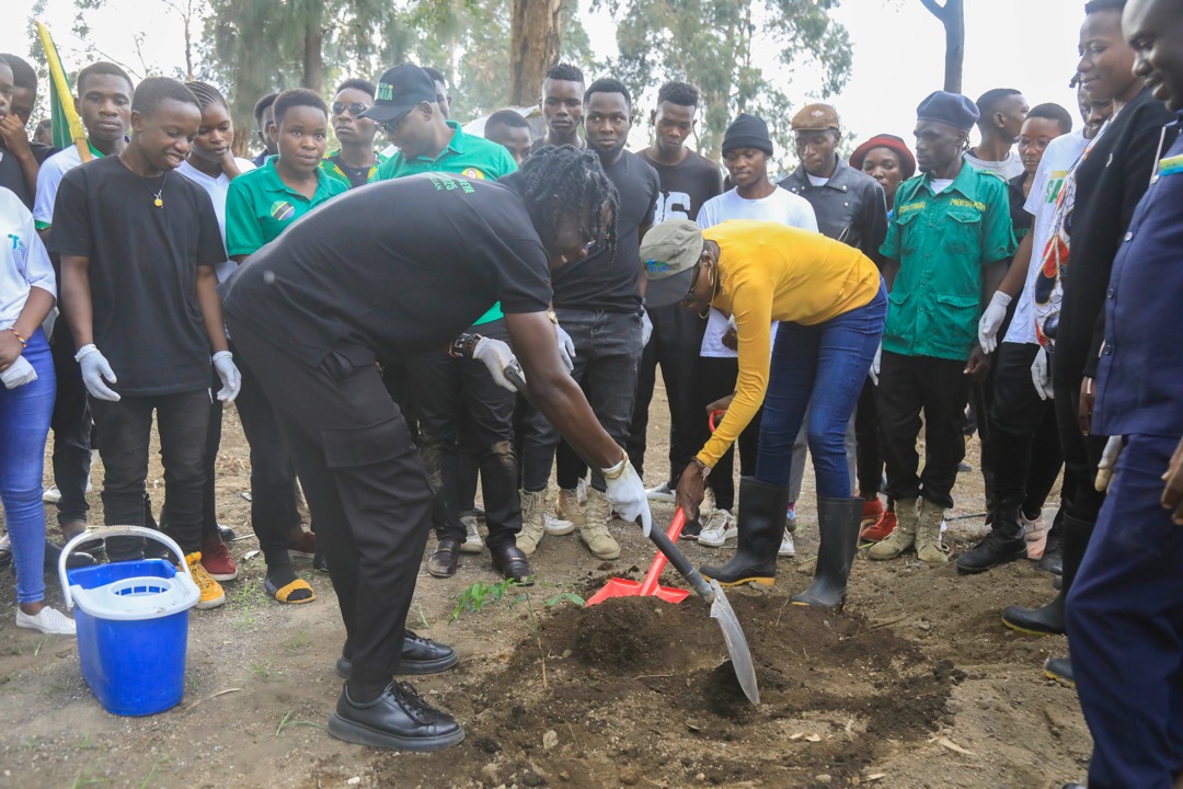 Spika wa Bunge na Mbunge wa Mbeya Mjini, Mhe. Dkt. Tulia Ackson leo ...