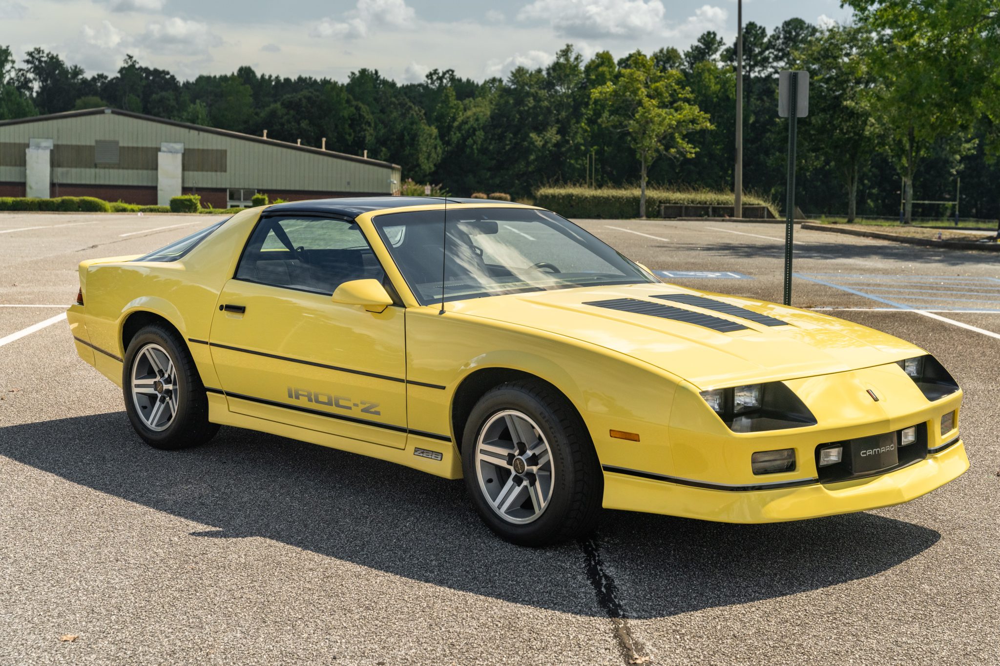 Chevrolet Camaro Z28 2022 Yellow
