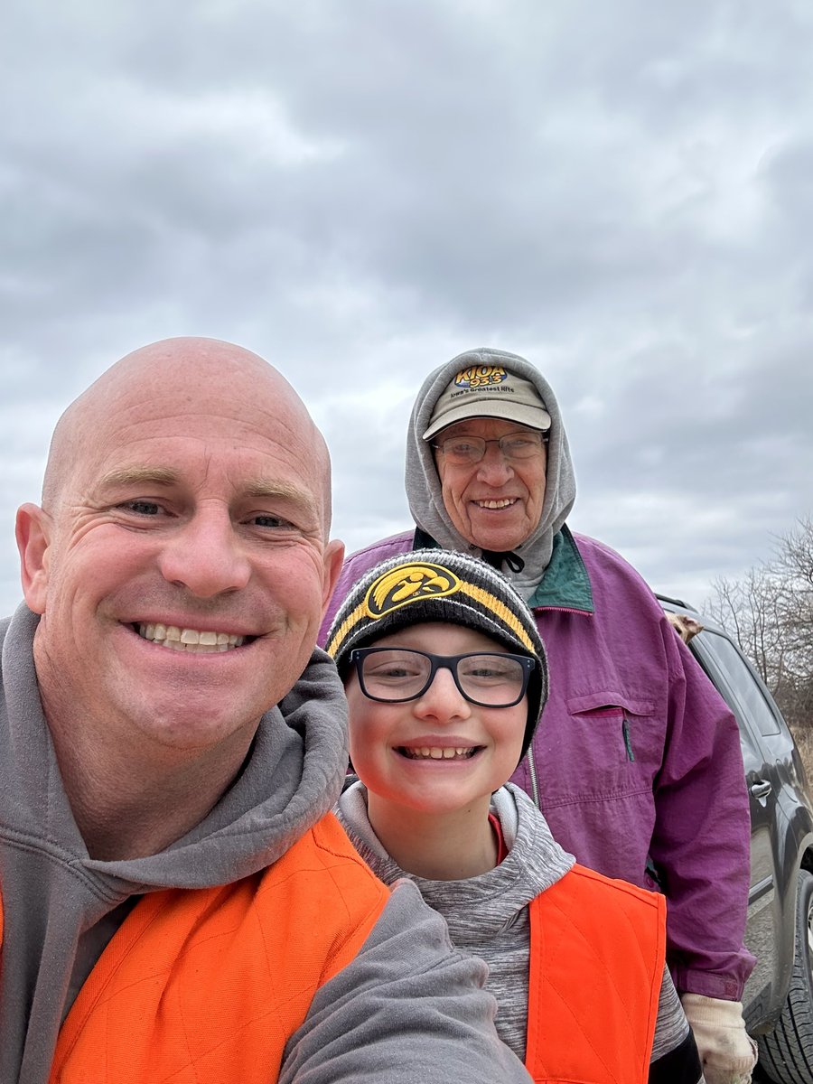 Chuck Grassley On Twitter Met A Father And Son Going Pheasant Hunting While On My Run In Butler