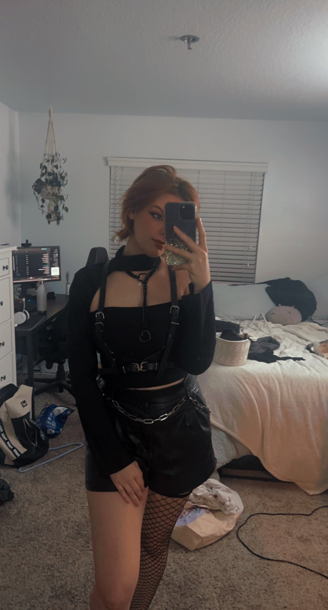 Dani on Twitter: "Emo nite’s 8th birthday 🖤 https://t.co/xlvIGTfsM2" / Twitter