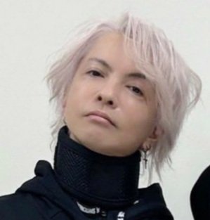 Hyde on Twitter: "寝違えただけです。。。"