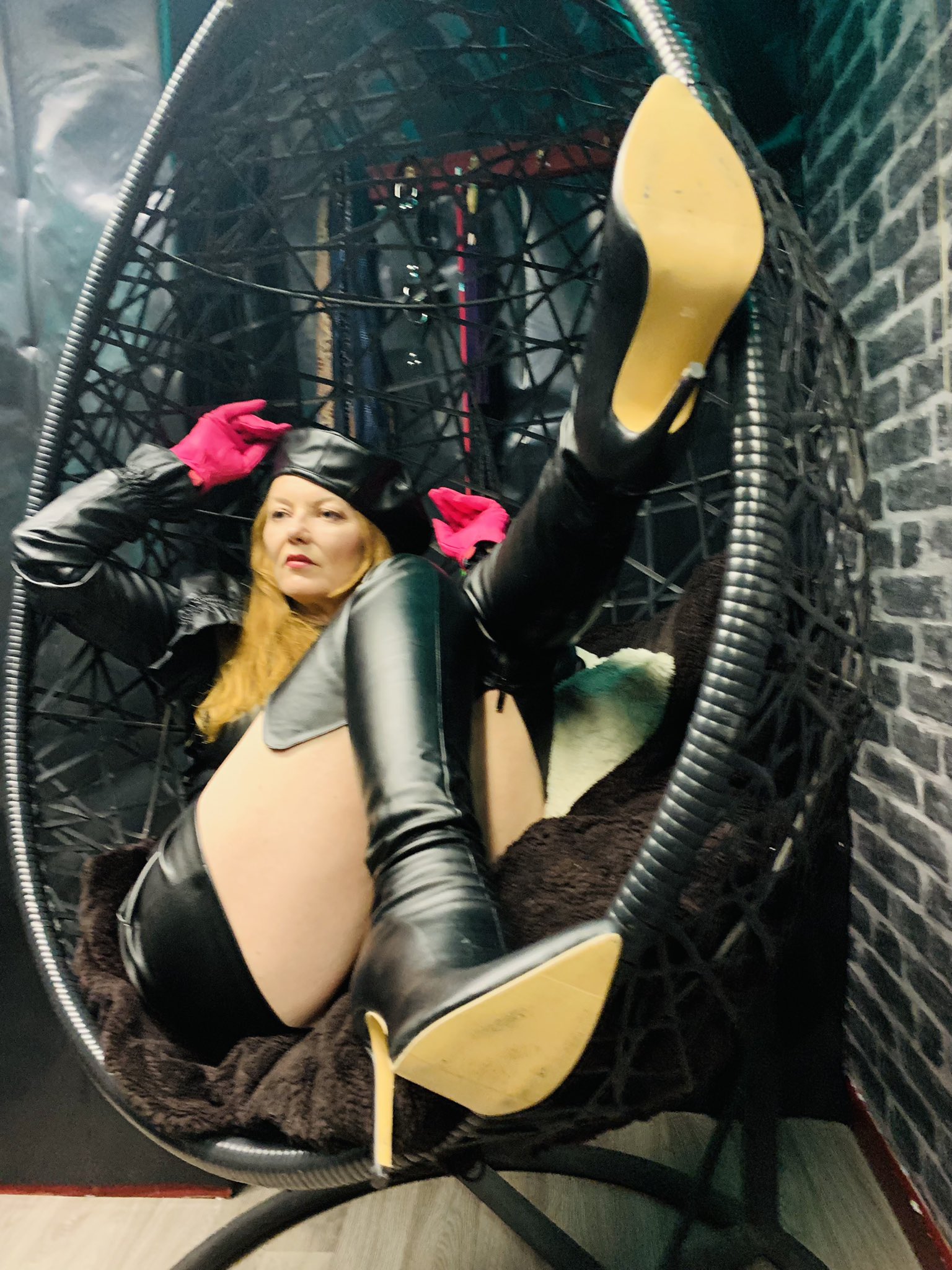 mistresskirsty on Twitter: "Had such a wonderful day with @von_strict laughed all day as always ...