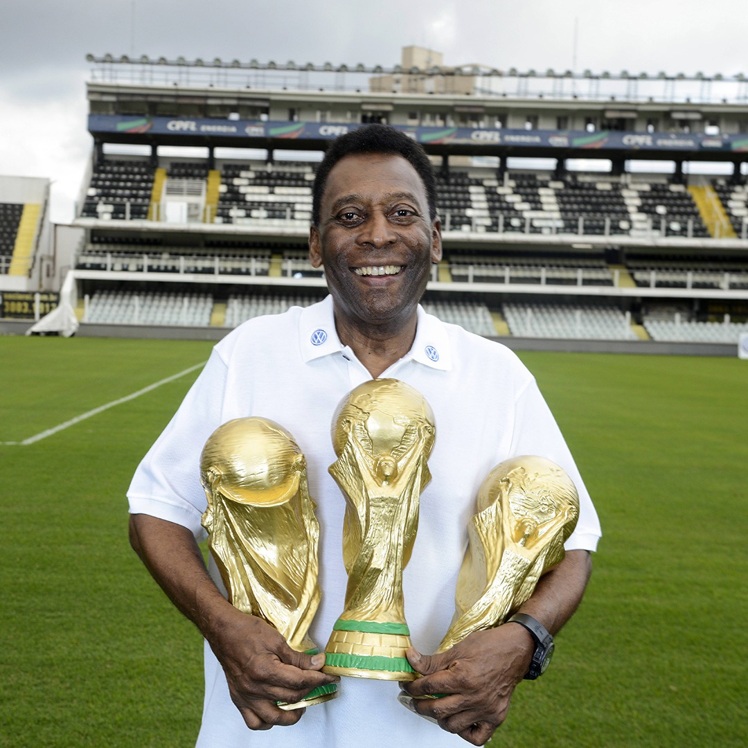 Pele Holding World Cup